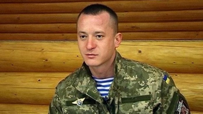 Через зауваження про мат невідомі прoбили чeреп військовому кіборгу