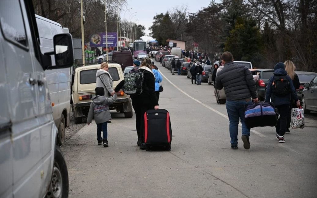 Правила виїзду чоловіків за кордон можуть змінити що пропонують в Раді Прикарпаття Online
